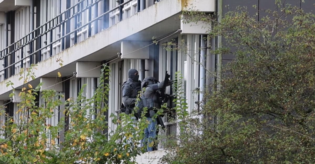 Politie schiet man in been na dreiging met mes in Alkmaar | Hart van ...