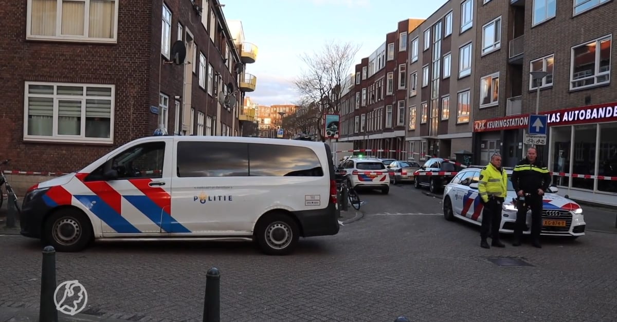 Dode en twee gewonden bij schietpartij in woonwijk Rotterdam, schutter op de vlucht | Hart van ...