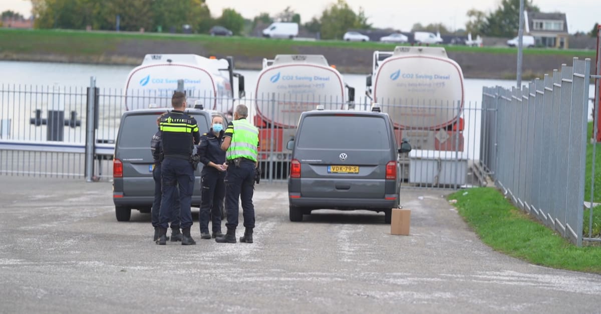 Vier lichamen uit de Lek gehaald bij Streefkerk, vermoedelijk gaat het ...