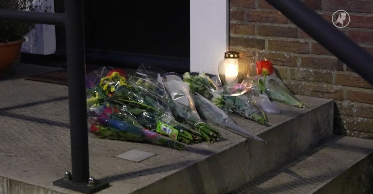 ZIEN: Bloemen neergelegd bij woning Hellevoetsluis na huiveringwekkende ...