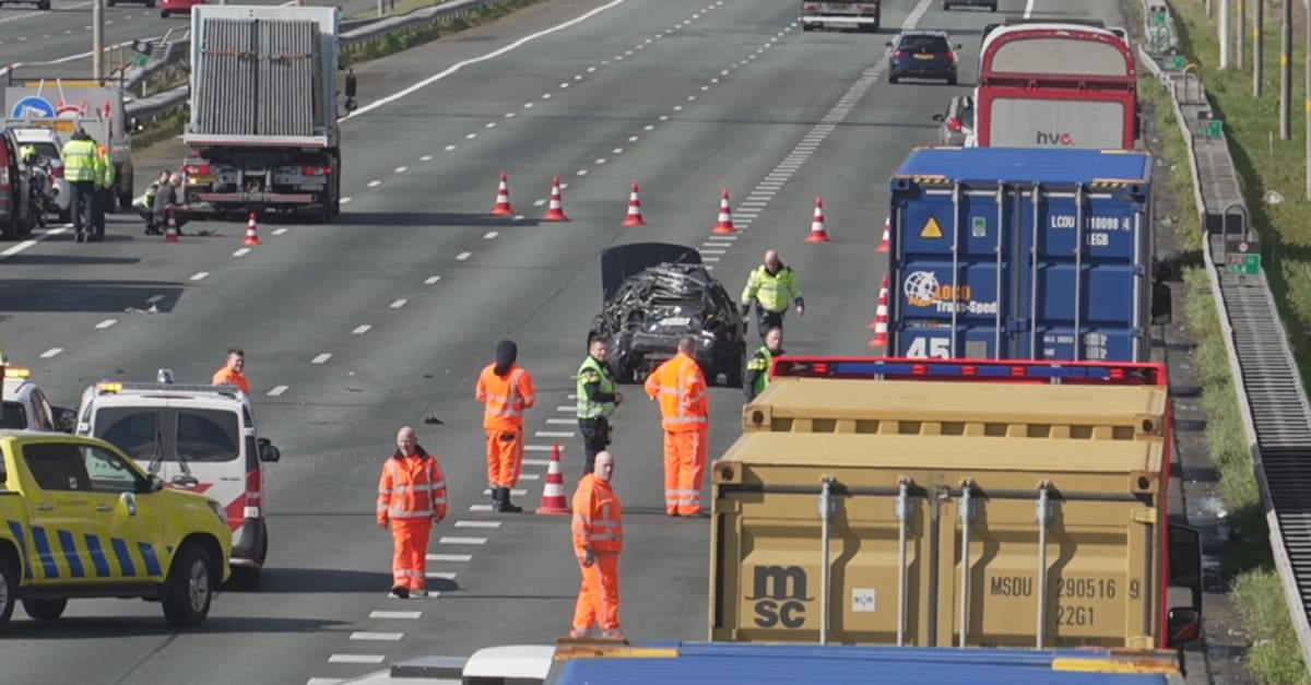 Gewonde bij ongeluk op de A15 bij Ridderkerk, snelweg weer open | Hart van Nederland