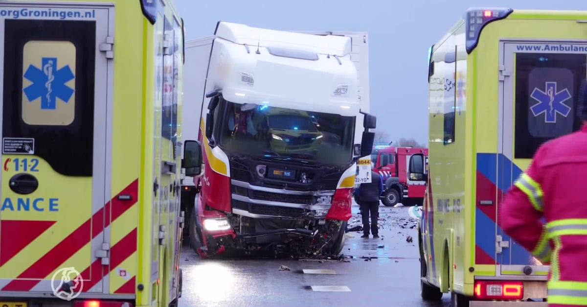 Automobilist (47) overleden na frontale botsing met vrachtauto bij Ter Apel