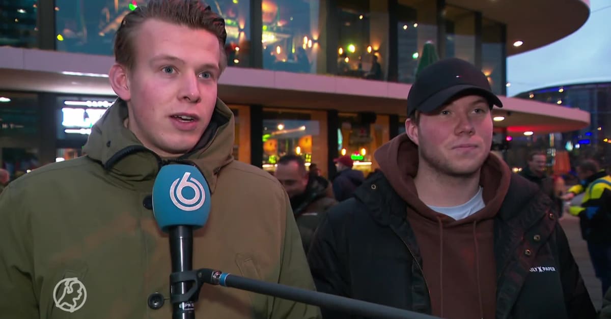 PSV-supporters hebben lol met Overmars-liedjes