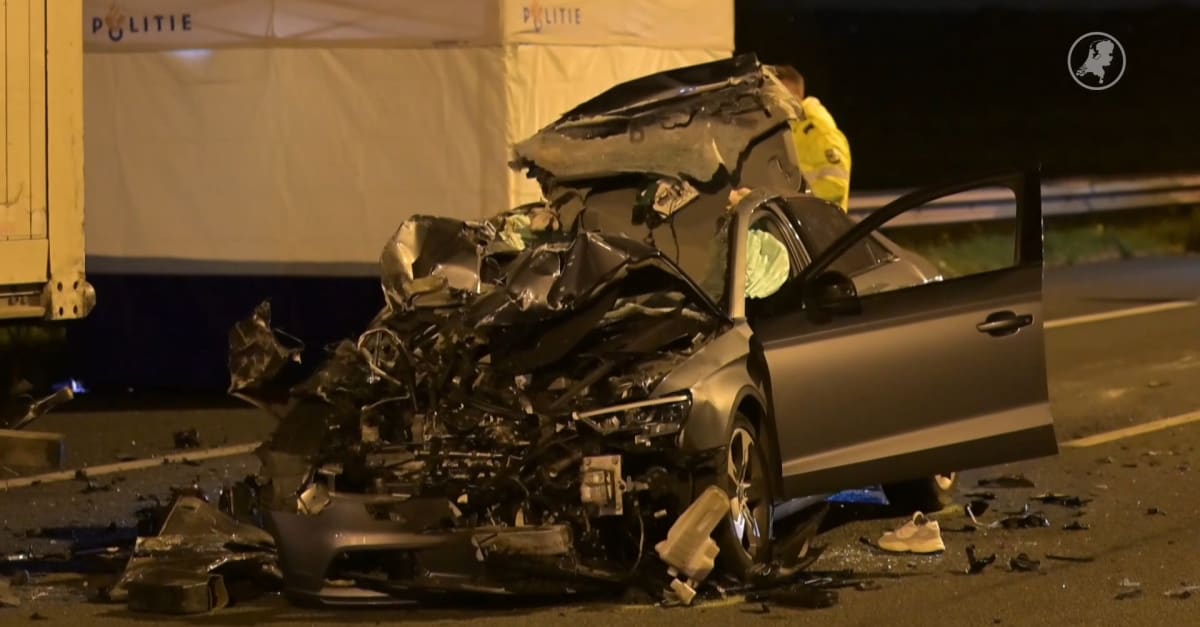Hart van Nederland - Late Editie: Dode bij verkeersongeval op A12