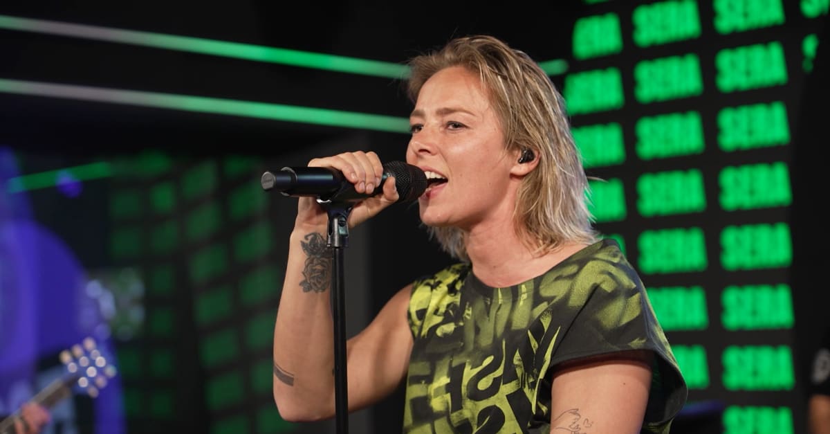 Radio 538: SERA covert 90’s-hit Zombie van The Cranberries bij Bas & Dylan