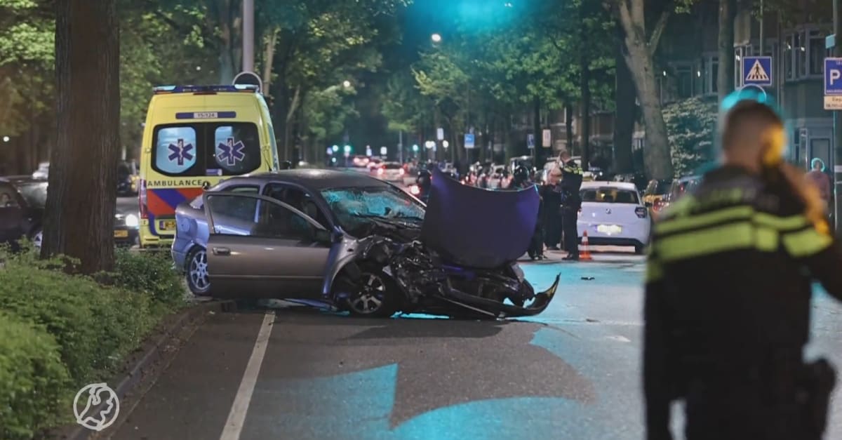 Hart van Nederland - Late Editie: Meerdere gewonden na zware frontale aanrijding in Den Haag