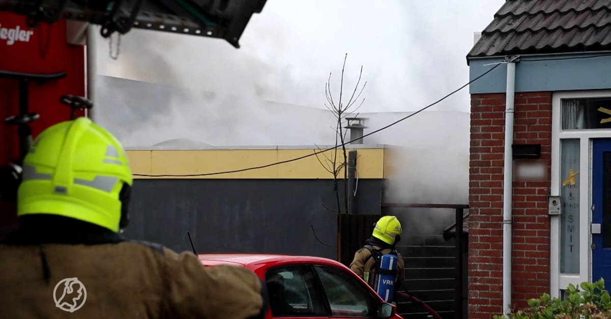 Grote brand in Zandvoort, meerdere woningen ontruimd
