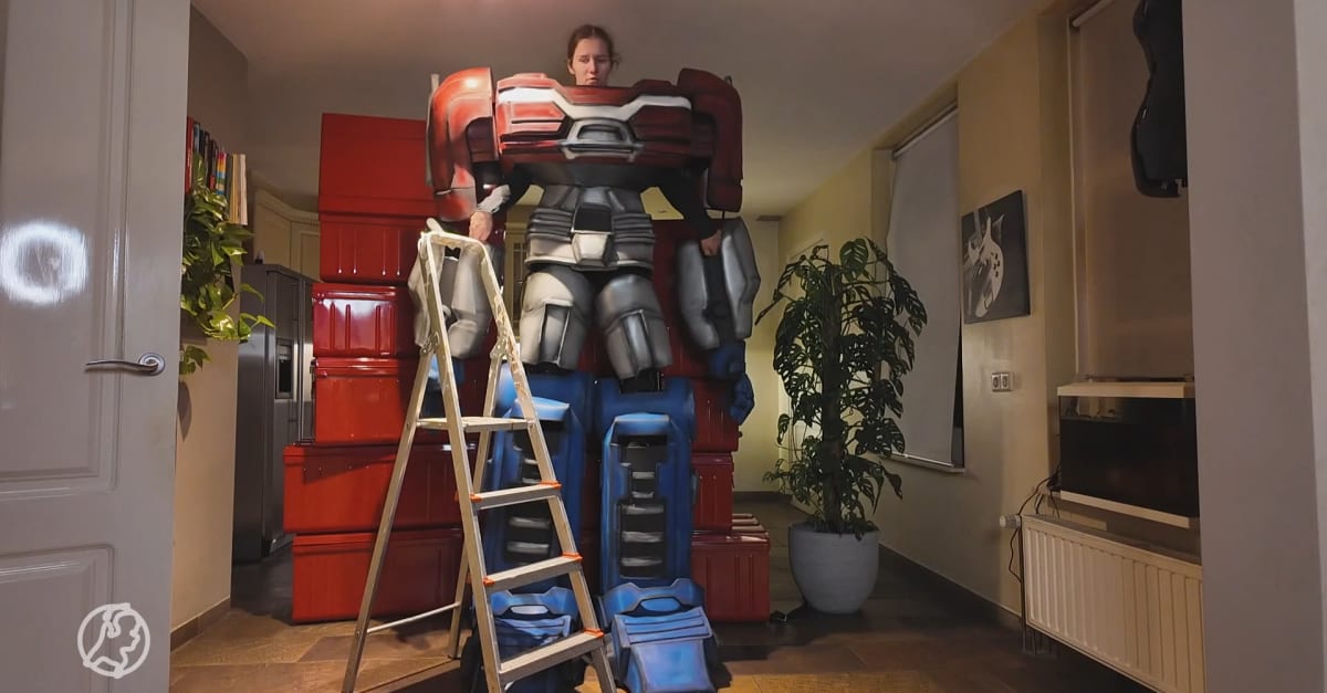 Hart van Nederland - Late Editie: Is het Optimus Prime of Lonneke? Cosplayer uitgenodigd voor ...