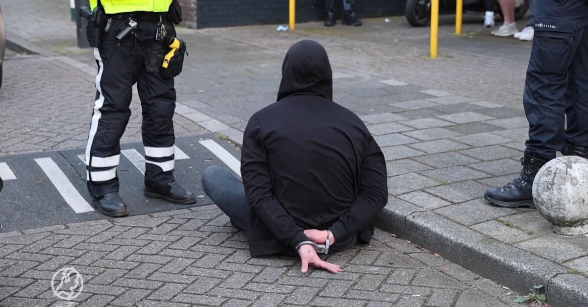 Politie rukt uit voor auto-inbraak, blijkt man die eigen auto niet meer ...