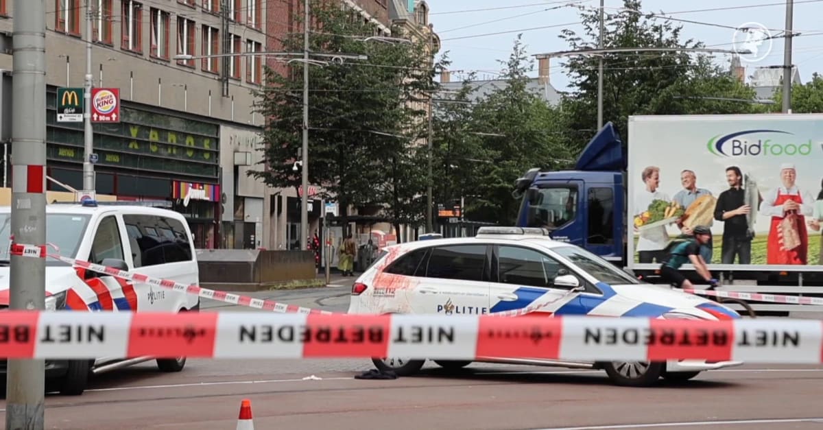 Hart van Nederland - Late Editie: Man gewond na steekpartij en verzet zich tegen medische hulp