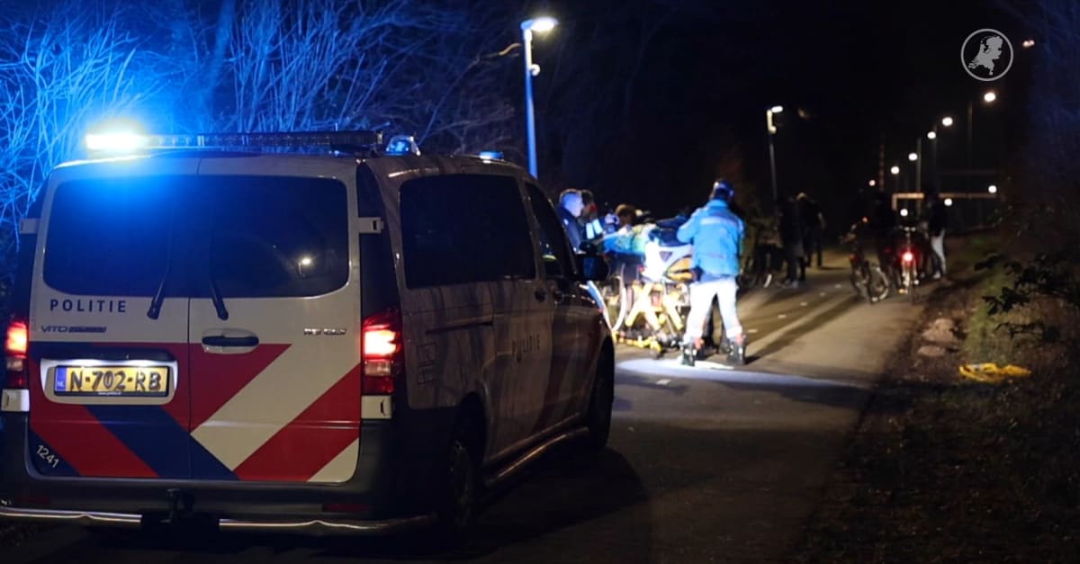 Hart van Nederland - Late Editie: Bestuurder laat fietsster zwaargewond achter na aanrijding Katwijk