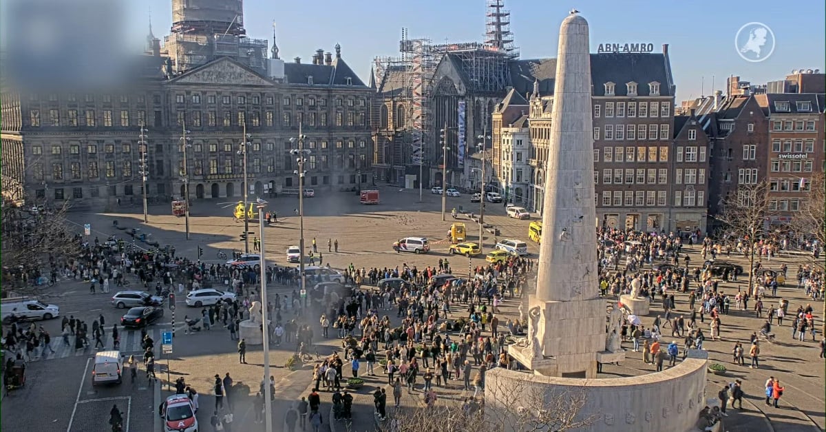 Hart van Nederland - Late Editie: Vijf gewonden bij steekpartij vlakbij Dam Amsterdam, dader ...