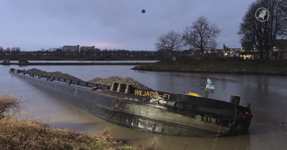 Hart van Nederland - Late Editie: Duwbak met kalksteen zinkt in Maas ...
