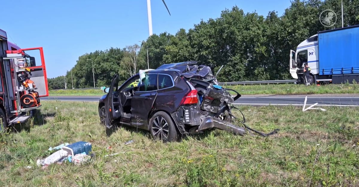 Hart van Nederland - Late Editie: Ernstig ongeval op A58 bij Breda: drie gewonden, waaronder 2 ...