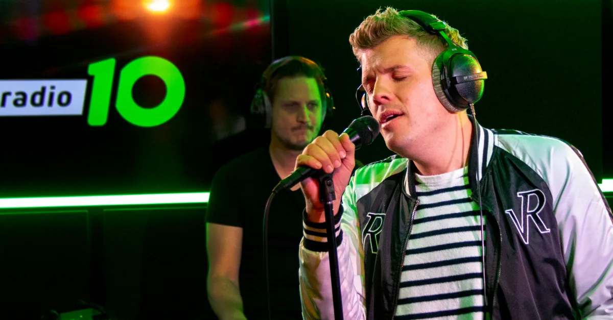 Take a look at him! Jake Reese deed Phil Collins-cover | Radio 10