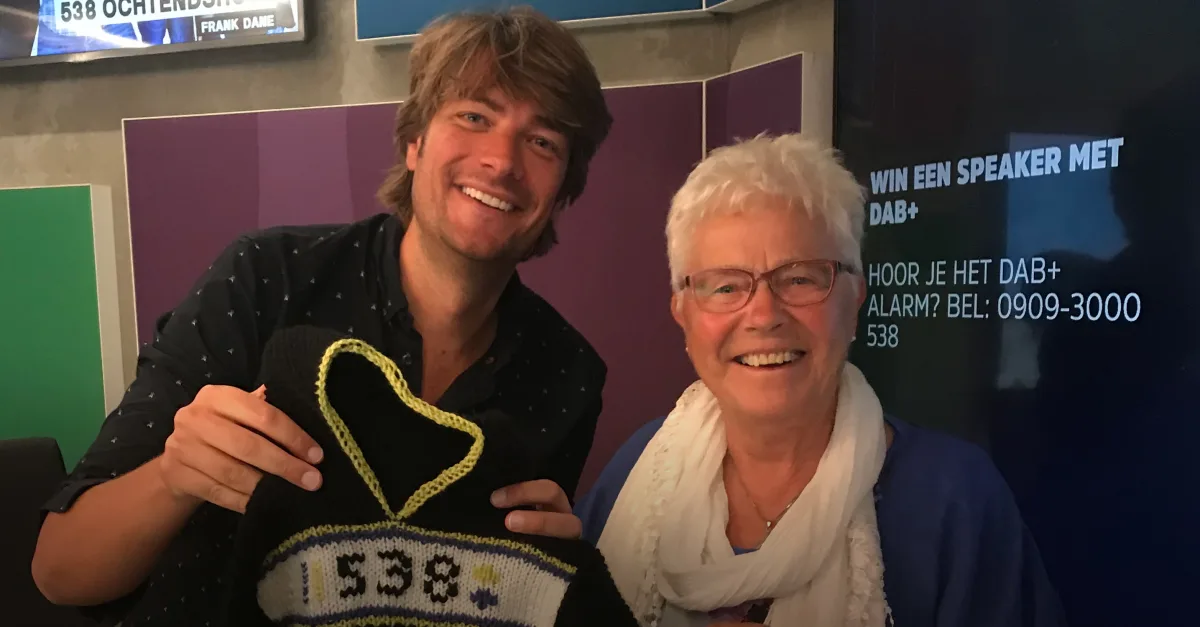 Moeder van Jelmer draagt een gedicht voor! | Radio 538