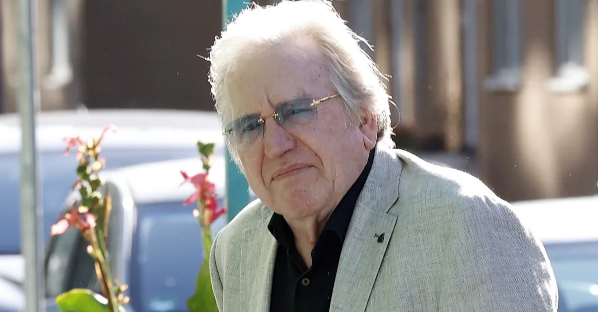 Lee Towers windt zich op: 'Doe normaal, man' | Shownieuws