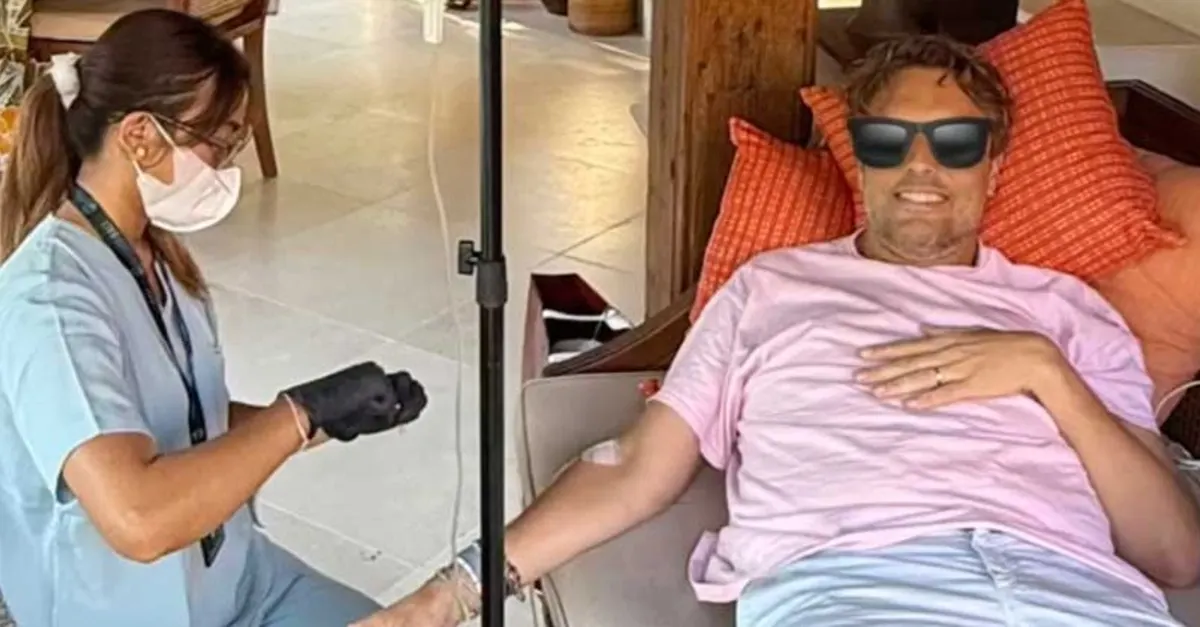 Heftig: Bas Smit aan het infuus op Bali | Shownieuws