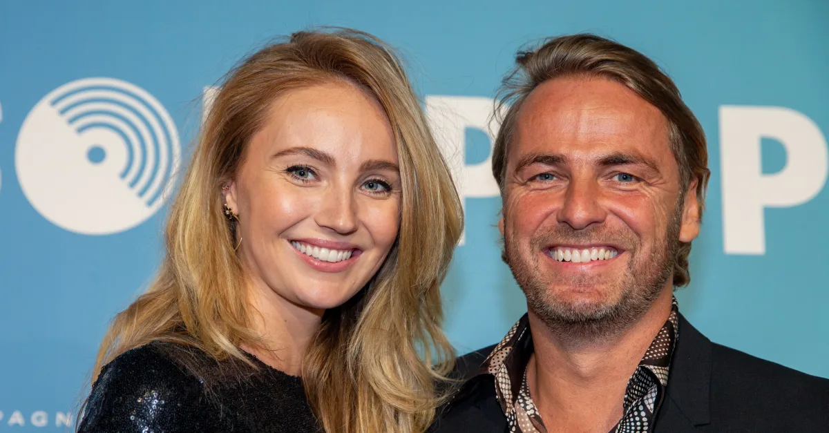 ZIEN: Kelly Weekers en John Ewbank genieten met dochters van de Spaanse ...