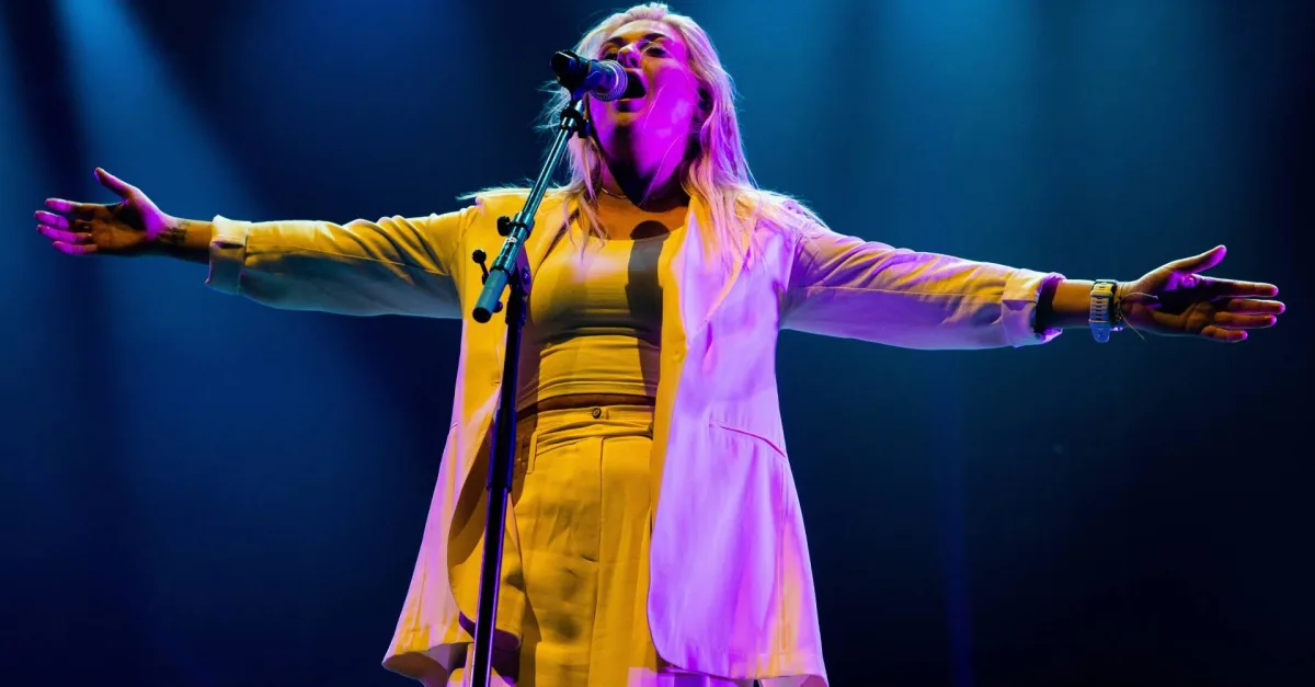 Miss Montreal zingt mee met nieuwe kersthit voor het goede doel ...