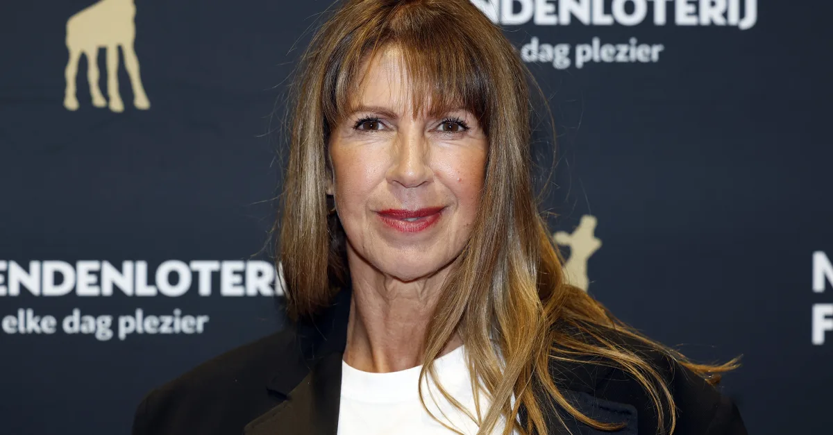 Isa Hoes verleid in Flodder-spin-off: 'Jurk nauwelijks dicht' | Shownieuws