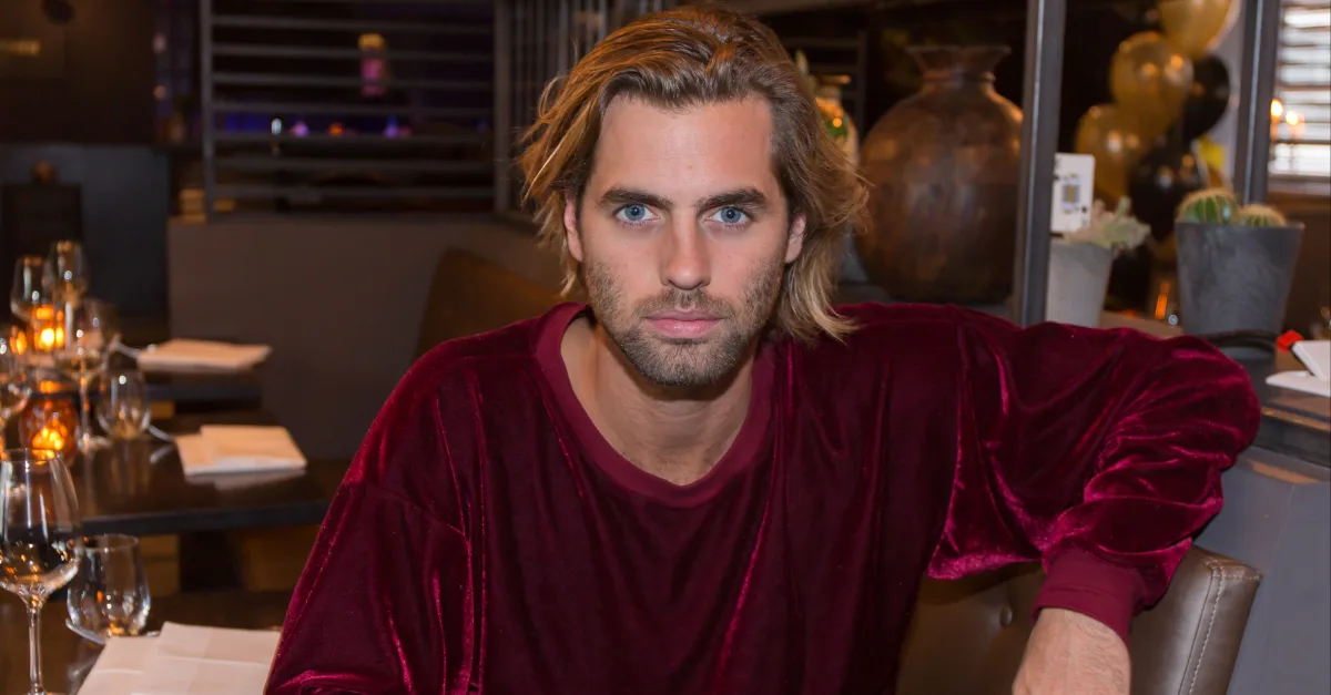 ZIEN: Manuel Broekman zonder broek | Shownieuws