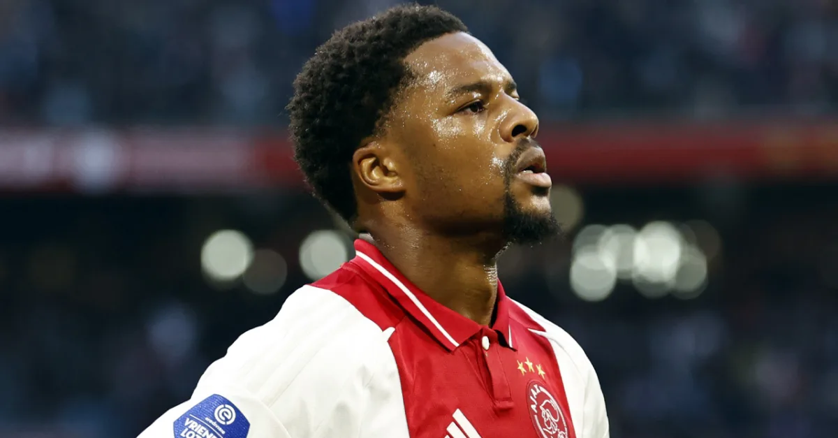 Officieel: Ajax verhuurt Chuba Akpom aan Lille | Vandaag Inside