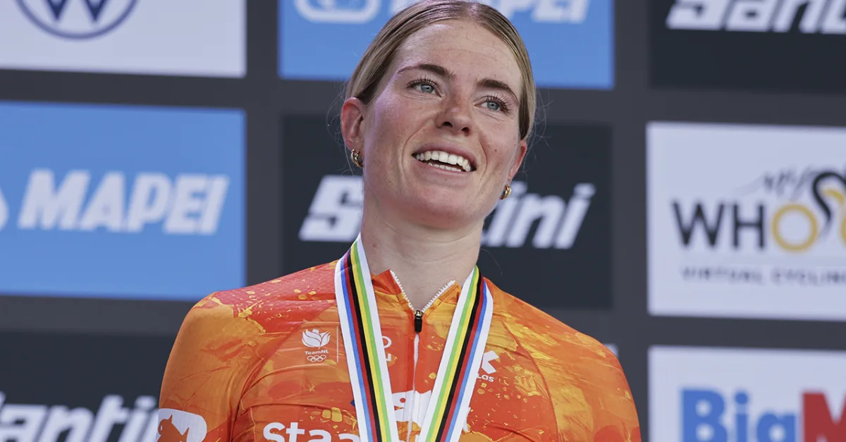 Demi Vollering verovert eerste Europese titel op de weg! | Vandaag Inside