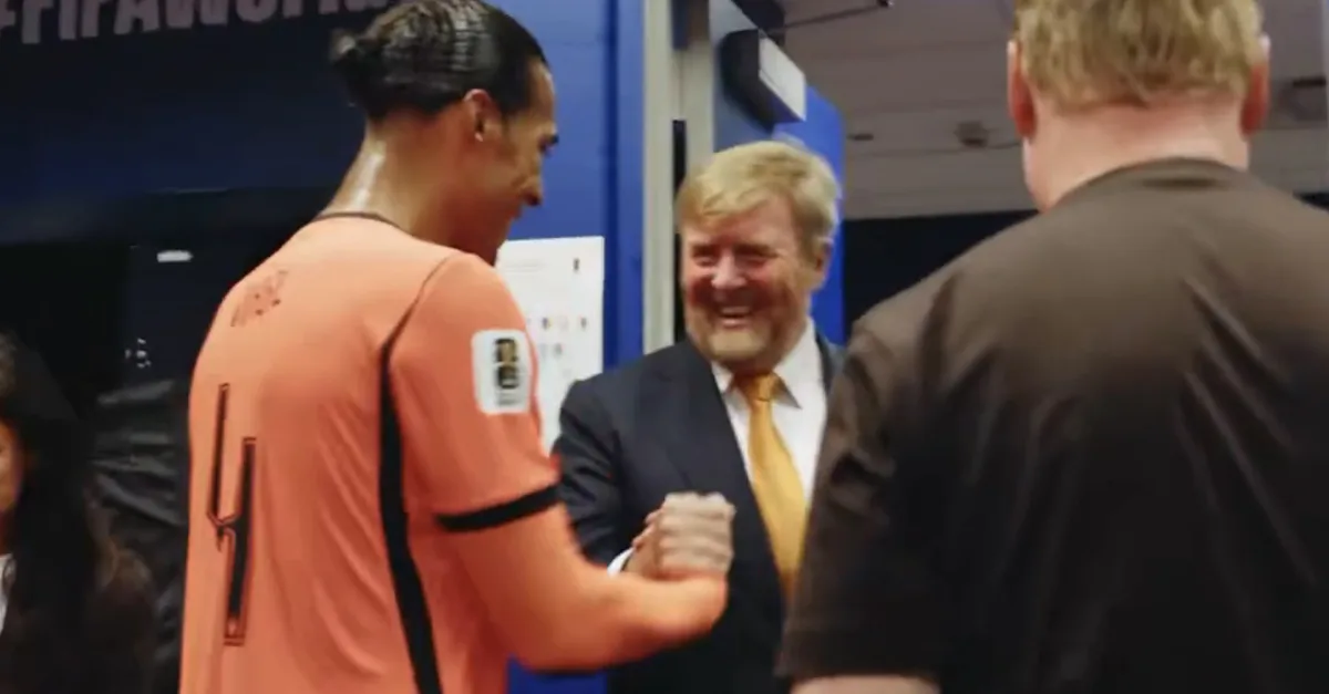 Mooie beelden: koning Willem-Alexander spreekt Oranje trots toe in ...