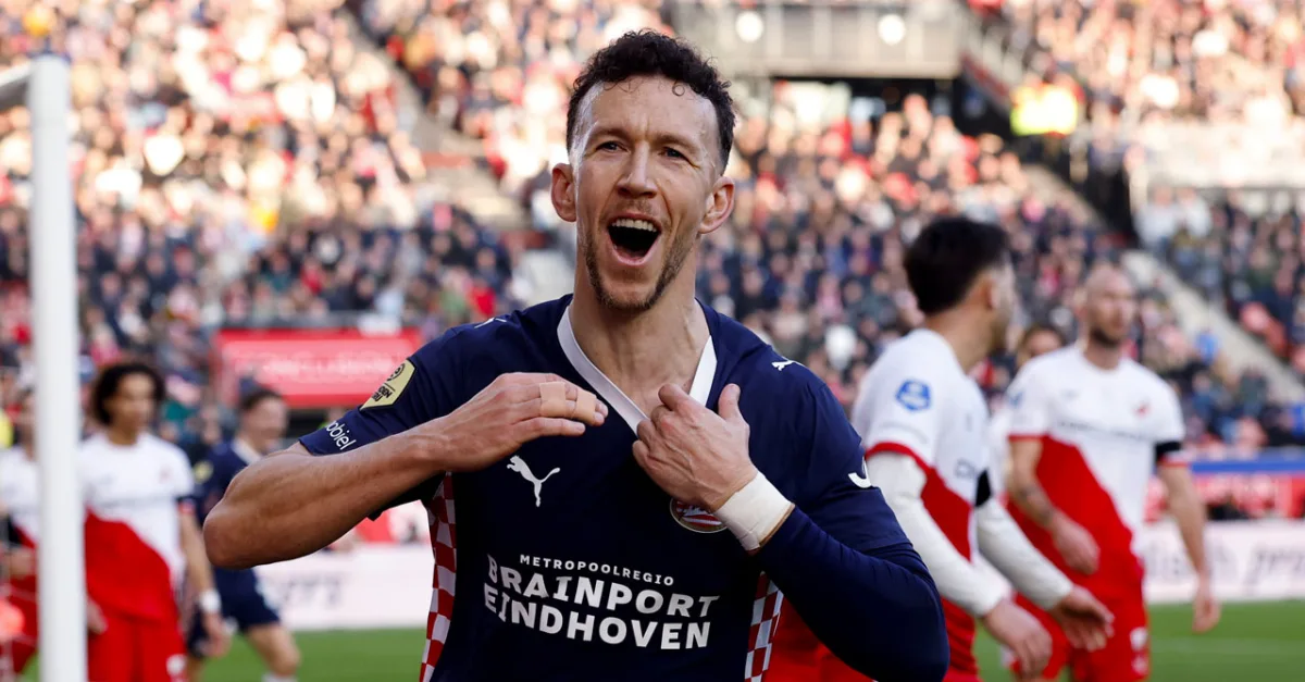 PSV breekt bij FC Utrecht historisch uitrecord met veertiende zege op ...