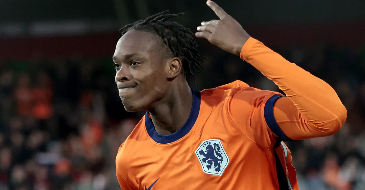 Ronald Koeman roept Emanuel Emegha voor het eerst op om fitheid Wout ...