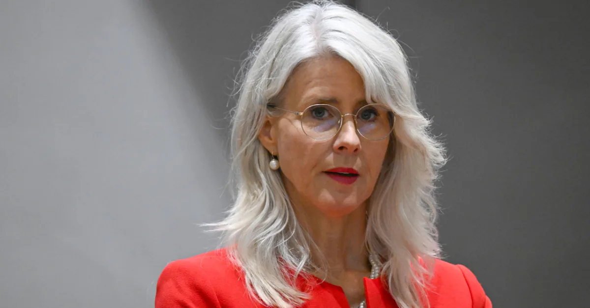 Keijzer trekt aan de rem: nareizigers eerder bij familie in plaats van ...