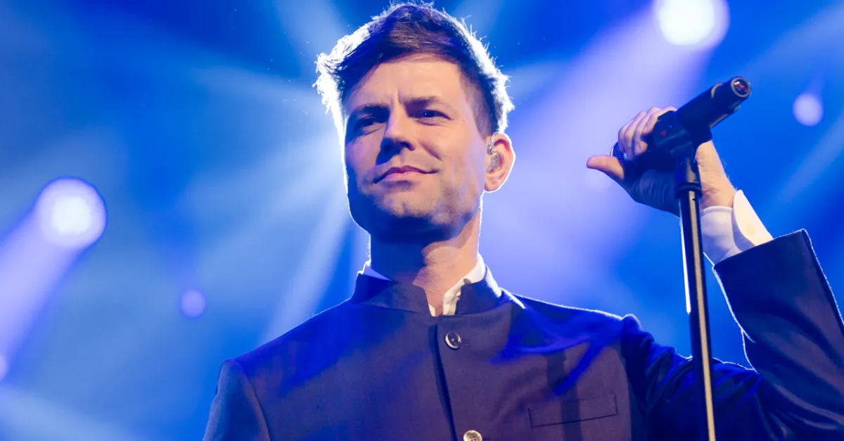 Simon Keizer presenteert muziekprogramma 'Onvergetelijke Liedjes' op ...