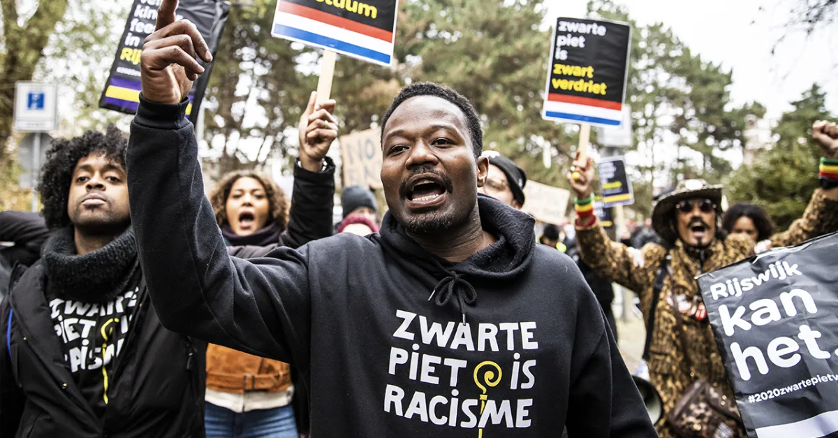 Oprichters van Kick Out Zwarte Piet ontvangen Andreaspenning van ...