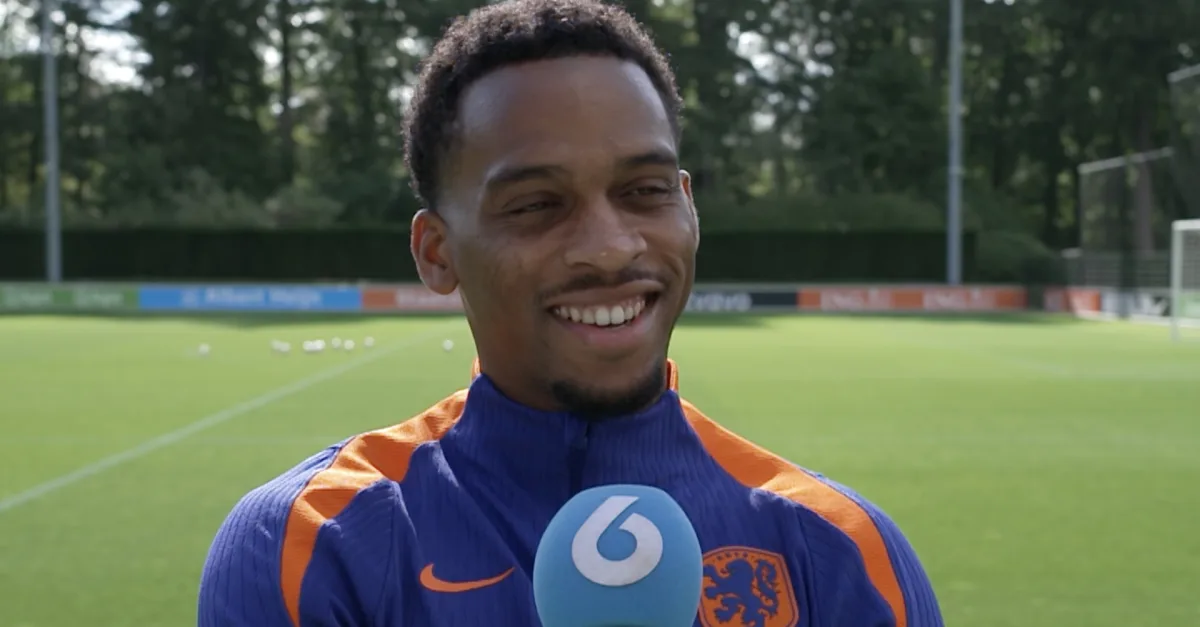Naar wie luistert Jurriën Timber het meest? 'Soms heeft m'n vriendin ...