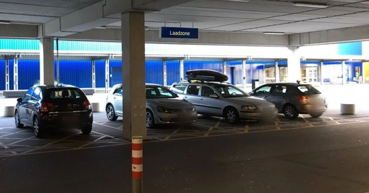 Kinderen zien hoe moeder wordt mishandeld door ex-partner op ...