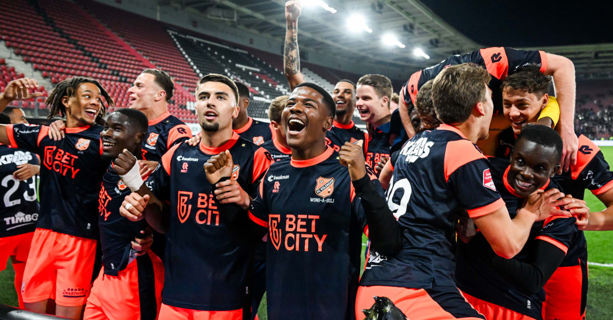 Feest in Volendam: club na zege bij Jong AZ zeker van promotie naar ...