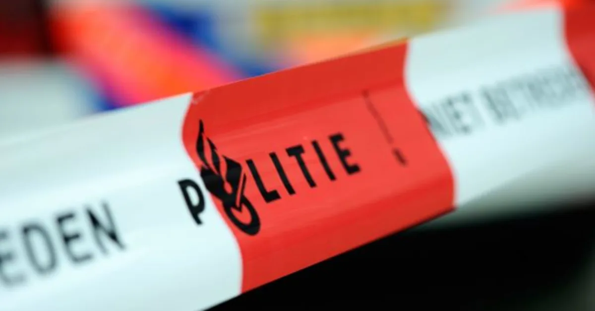 Man zwaargewond na steekpartij in woning Rotterdam, vrouw en man ...