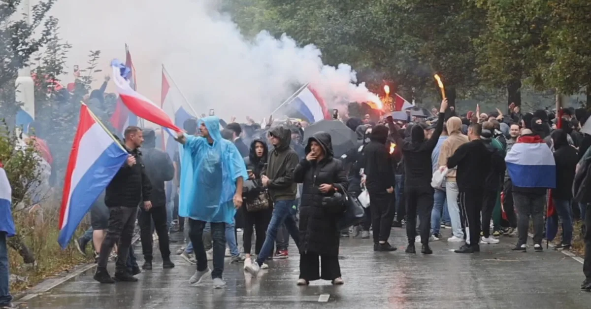 Agenten gewond na protesten Den Haag, demonstratie asielbeleid liep ...