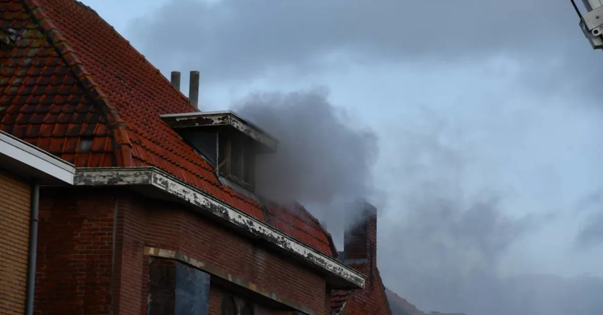 NL-Alert om rook bij woningbrand in Zeeuwse Sint Jansteen | Hart van ...