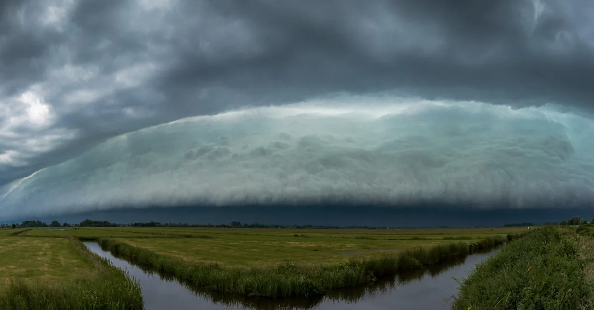 Bijzondere wolk gespot, hoe ontstaat een shelfcloud? | Hart van Nederland
