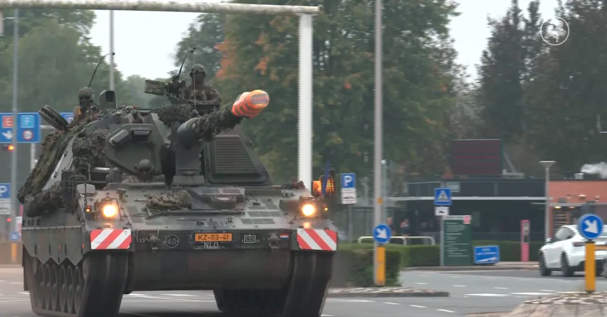 Militaire colonne rijdt dit weekend 200 kilometer over de openbare weg ...