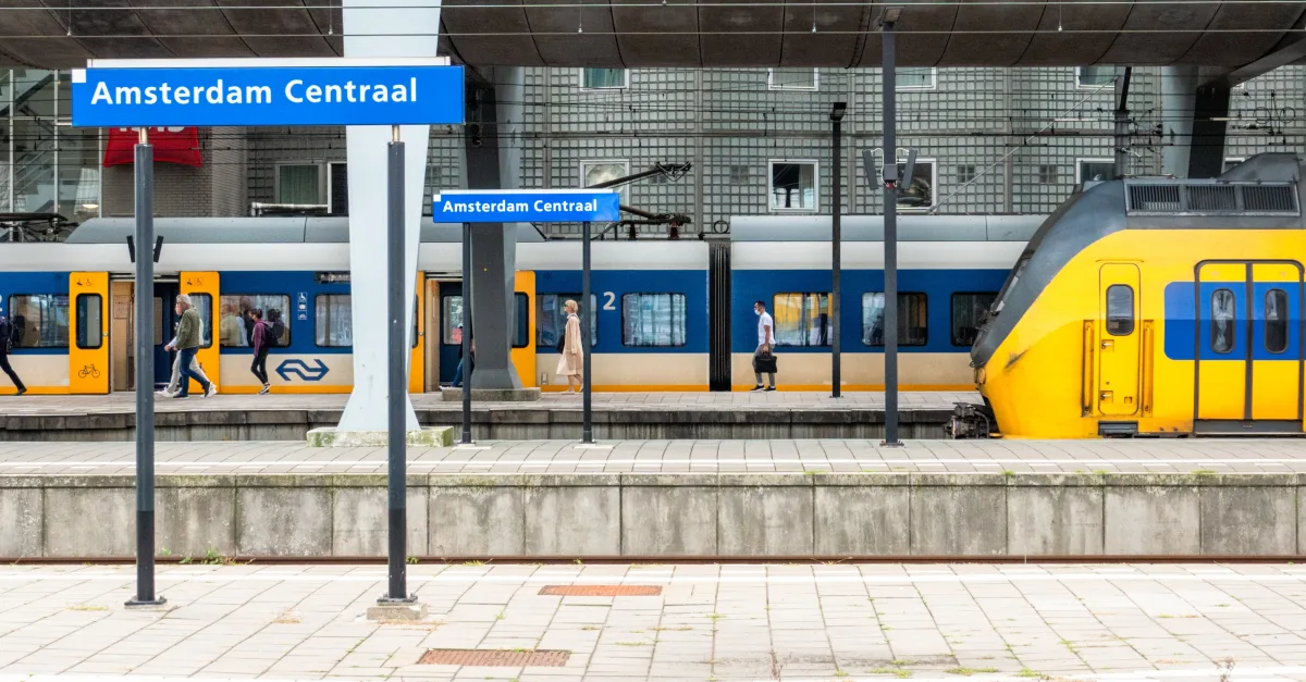 Ov-medewerkers leggen opnieuw werk neer uit onvrede over AOW en WW ...
