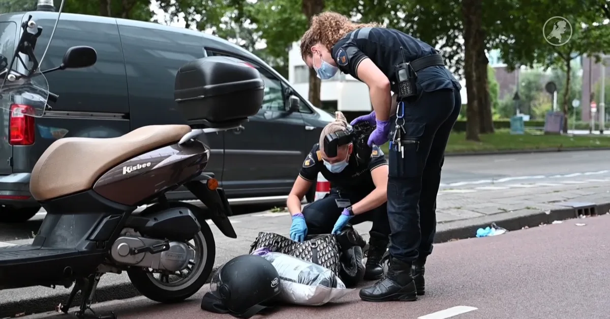 Politieagenten in been gestoken bij fouilleren Rotterdammer