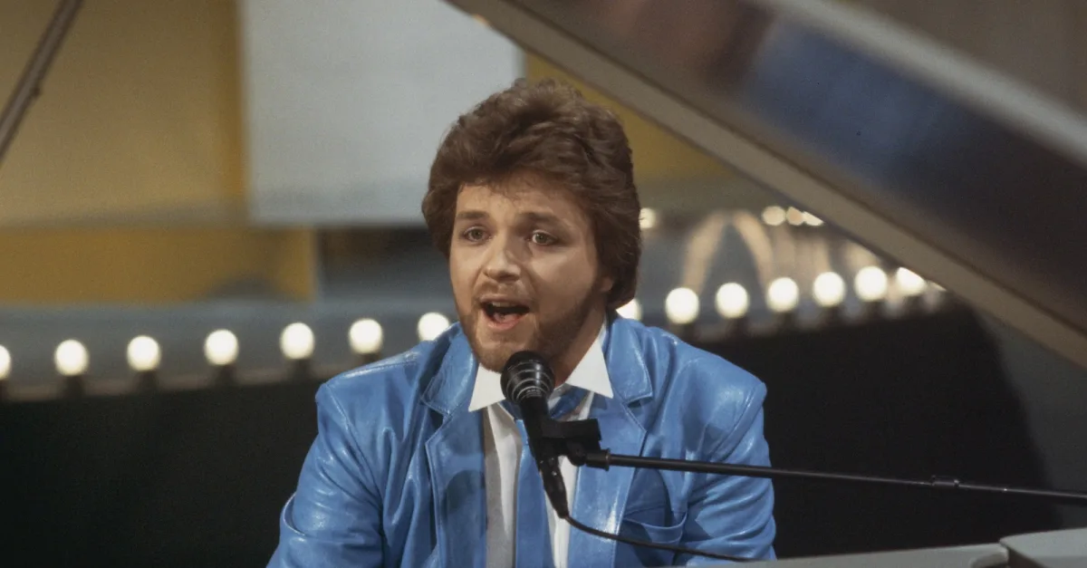 Kayak-zanger en stemacteur Edward Reekers (68) overleden | Hart van ...