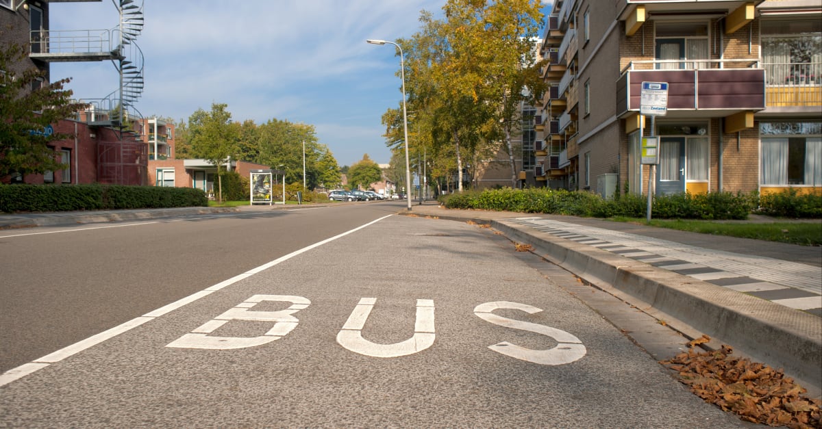 Busvervoerder EBS krijgt boete van 3,5 miljoen voor uitgevallen ritten | Hart van Nederland