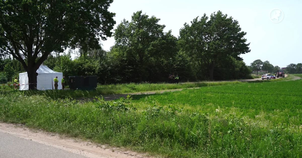 Dode man (47) in sloot Herpen: politie zoekt man met ontbloot ...