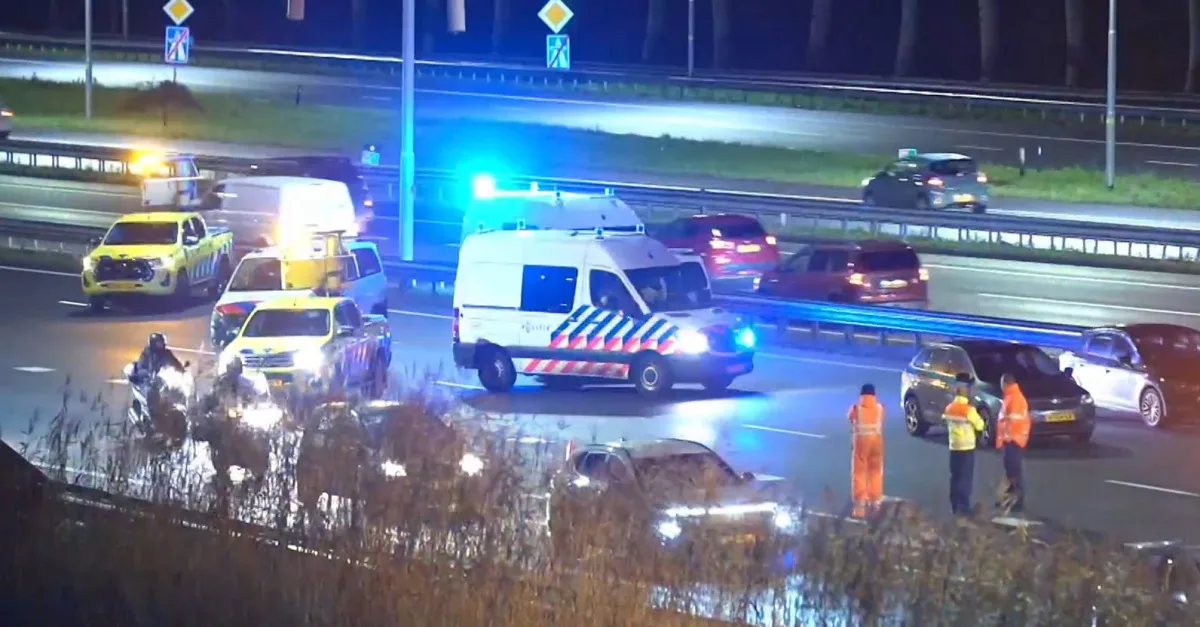 Dode en meerdere gewonden bij zwaar ongeluk op de A16 | Hart van Nederland