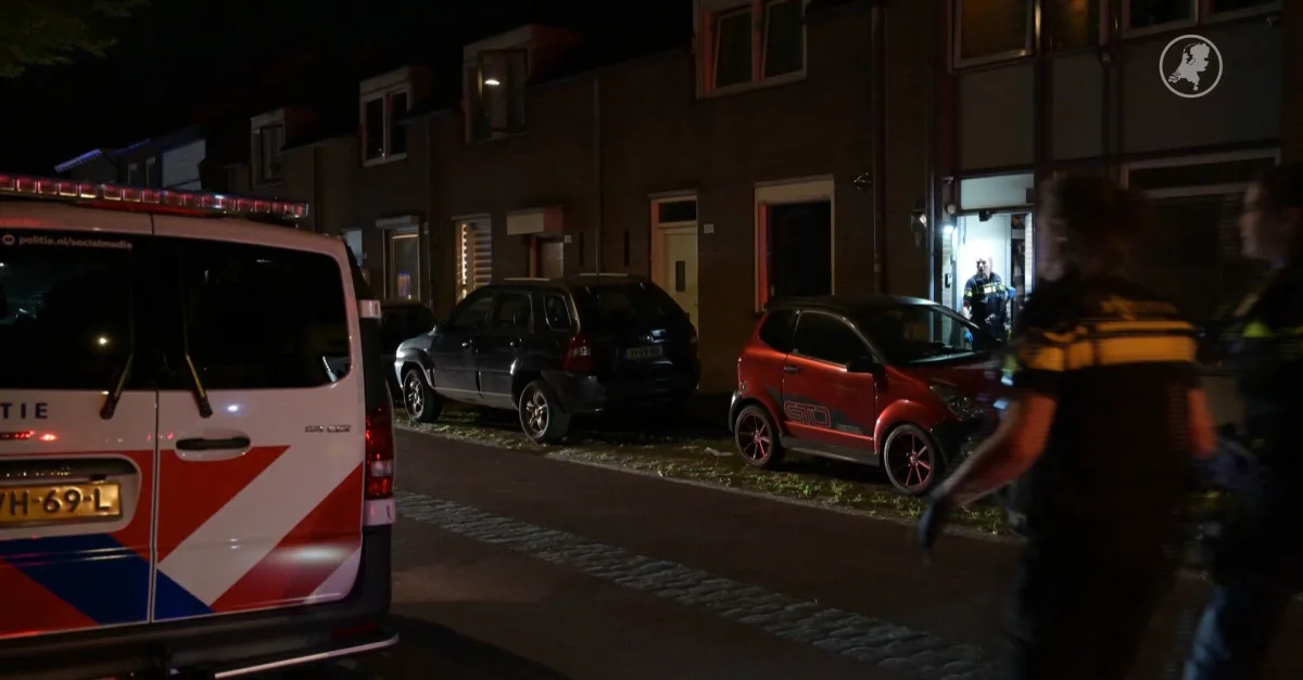 Persoon doodgestoken in woning in Tilburg, twee mensen aangehouden