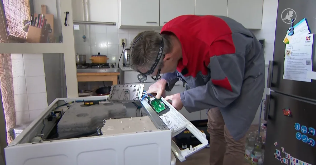 Marc repareert alles gratis voor arme Amsterdammers: 'Meeste apparaten zijn te redden' | Hart ...